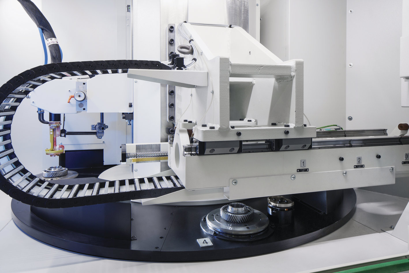 Laser welding in car manufacturing: Perfect with EMAG Automation