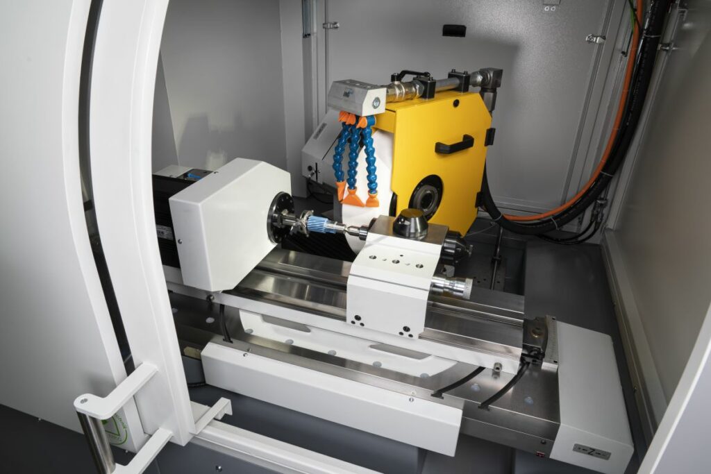 WPG 7 from EMAG: Perfect cylindrical grinding on the smallest footprint